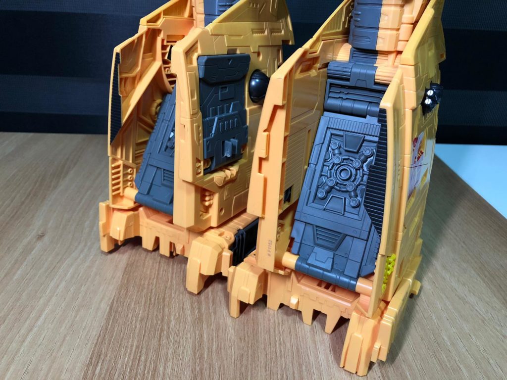 [Transformers] The Ark, the Autobots’ spaceship, finally gets a toy ...